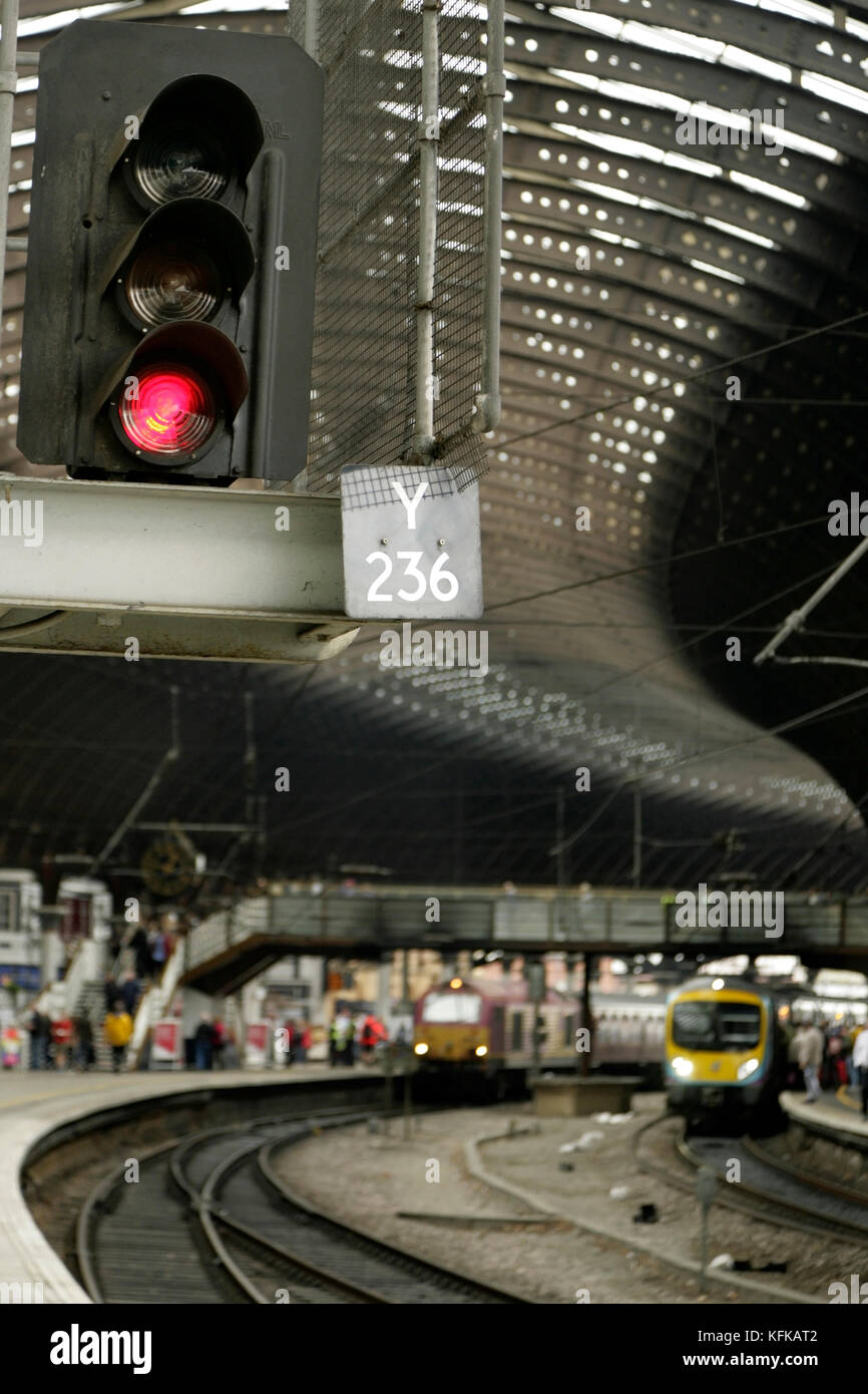 Train stop red signal hi-res stock photography and images - Alamy