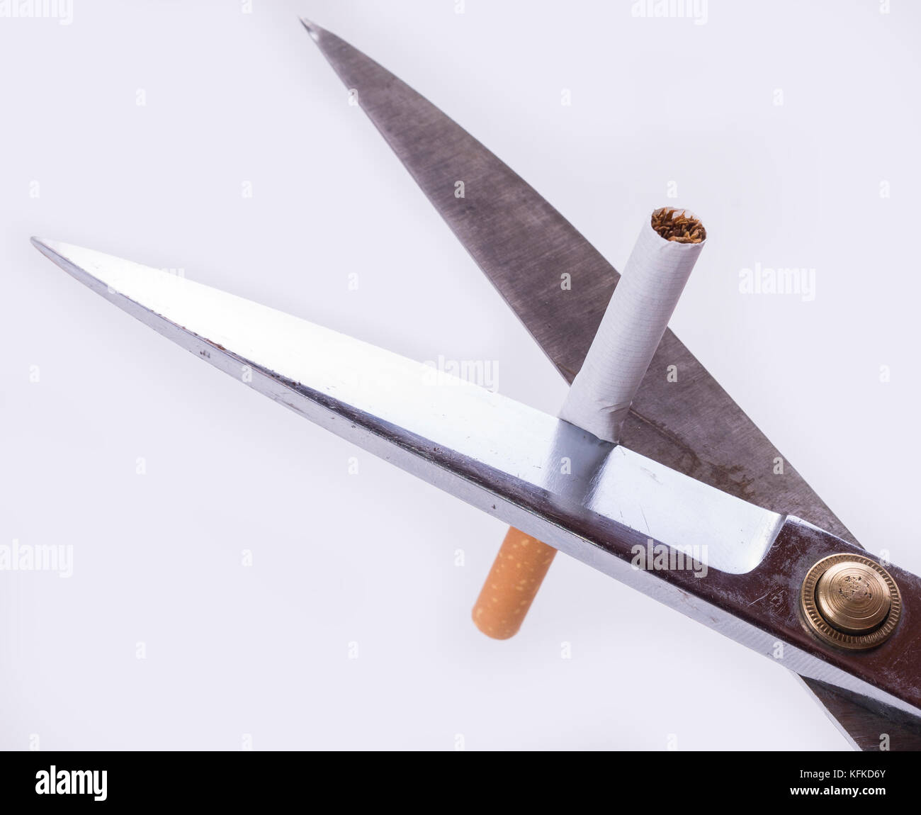 Cigarette is cutting with scissors to quit smoking Stock Photo - Alamy