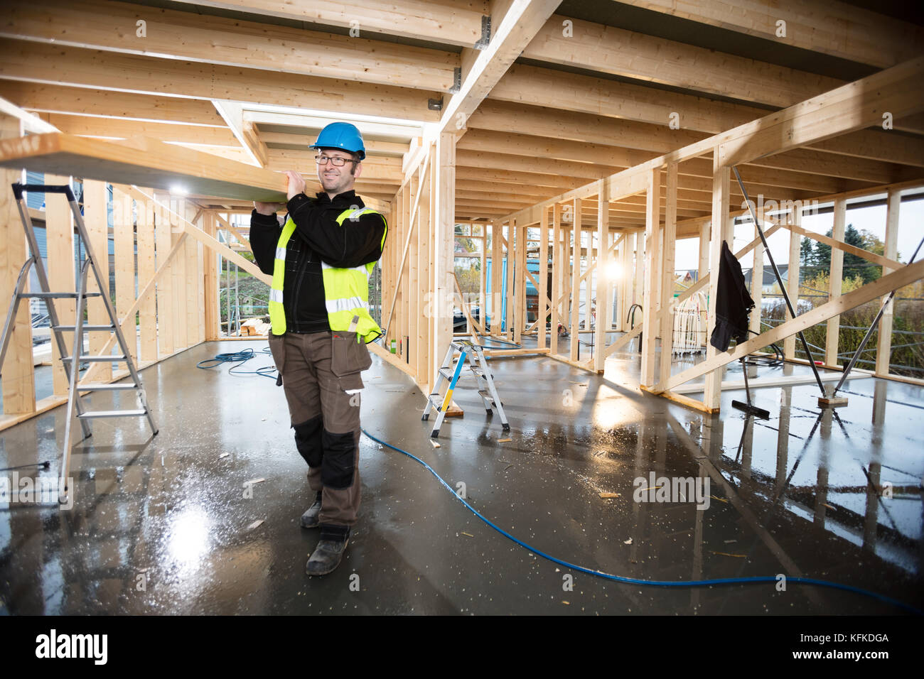 Timber frame carry hi-res stock photography and images - Alamy