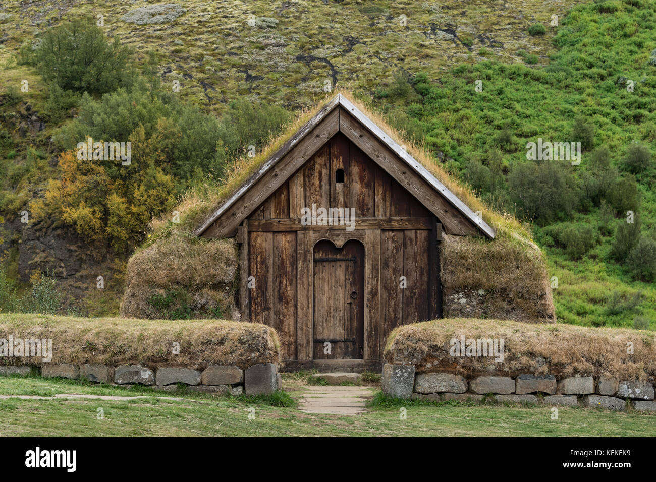 Wooden and peat building, reconstructed, Viking farmhouse Stöng, open ...