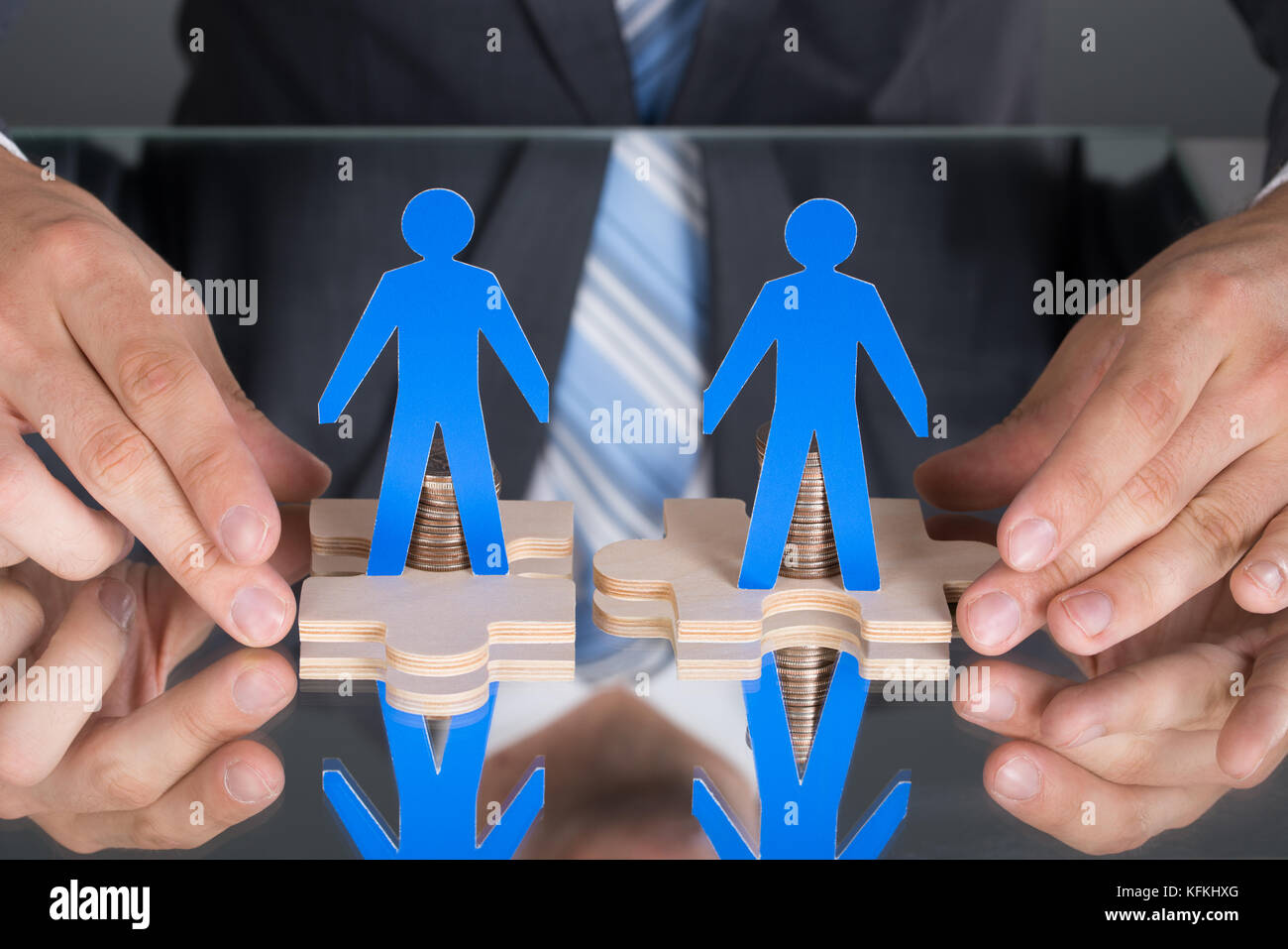 Connecting people concepts hi-res stock photography and images - Alamy