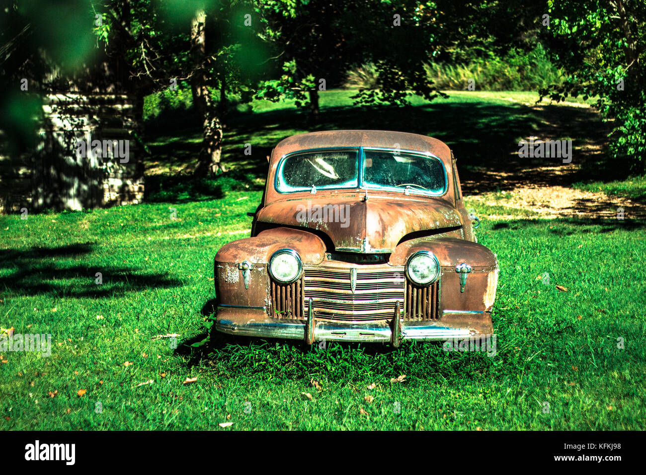 rusty oldtimer car front Stock Photo - Alamy