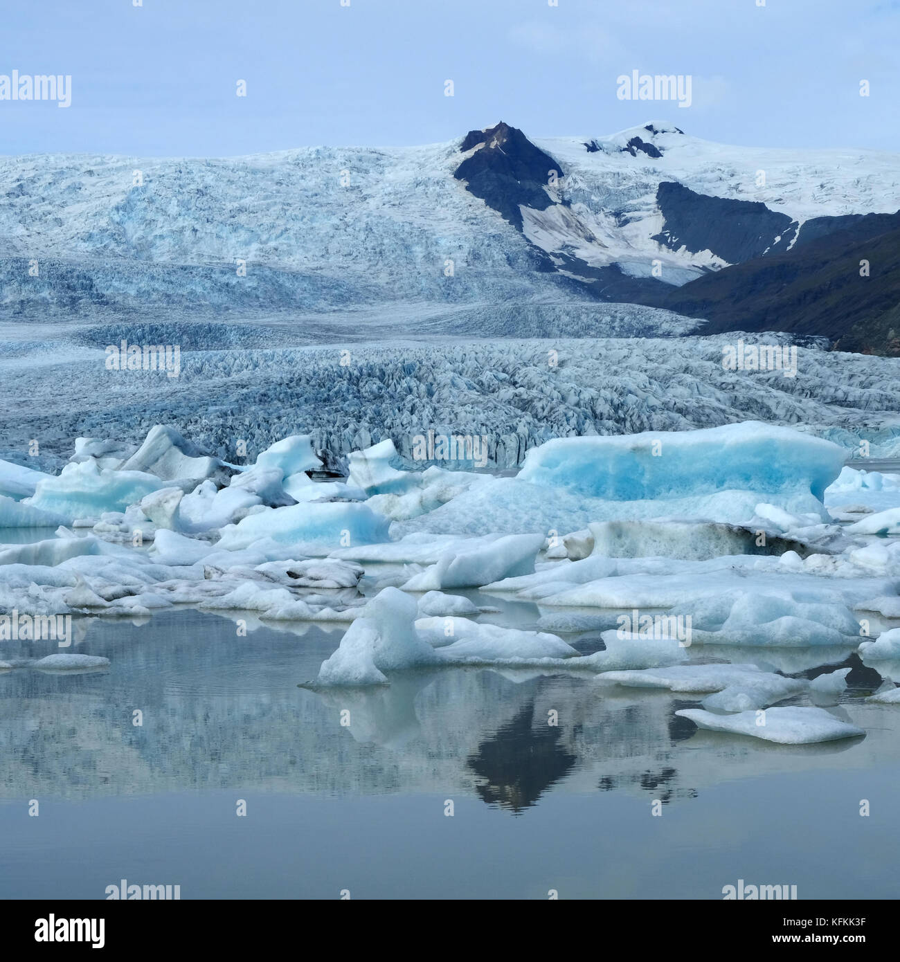 Jokulsarlon glacial lagoon filled with floating icebergs and glacier ...