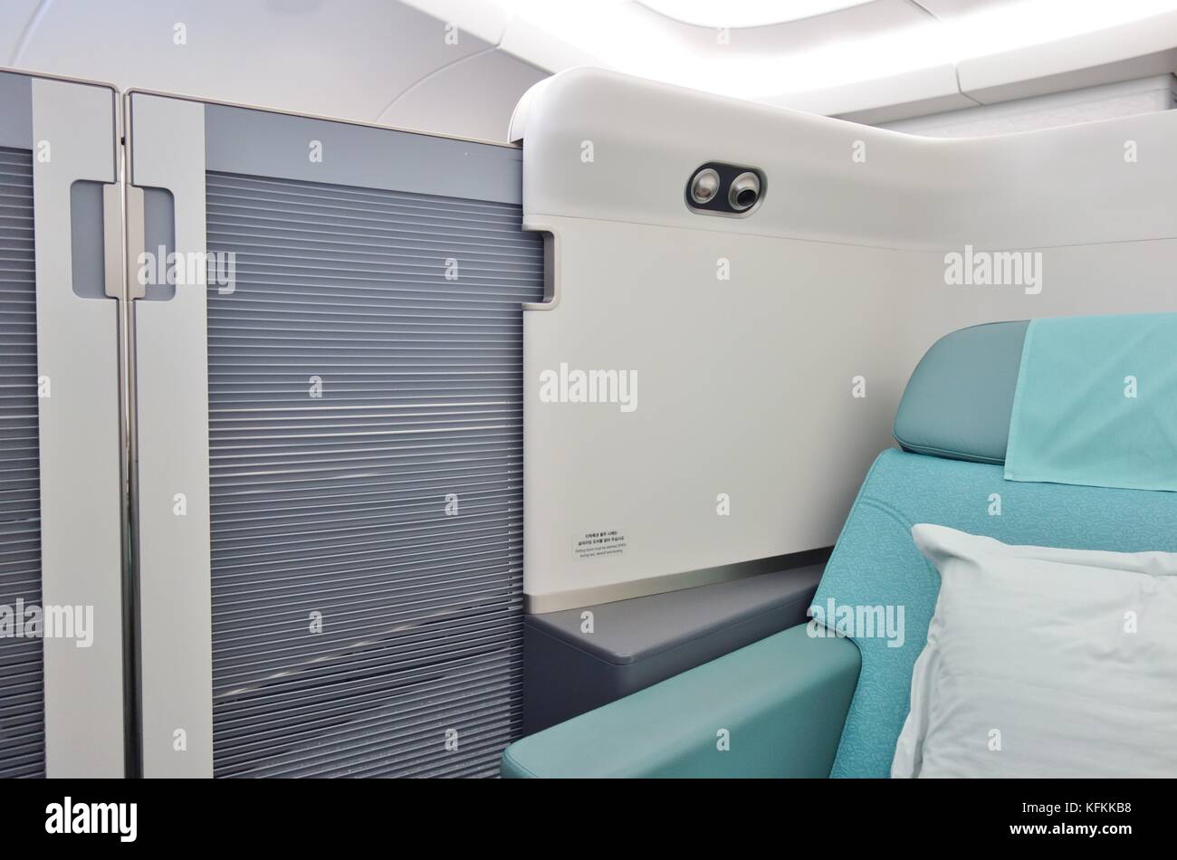 Boeing 747 inside hi-res stock photography and images - Alamy