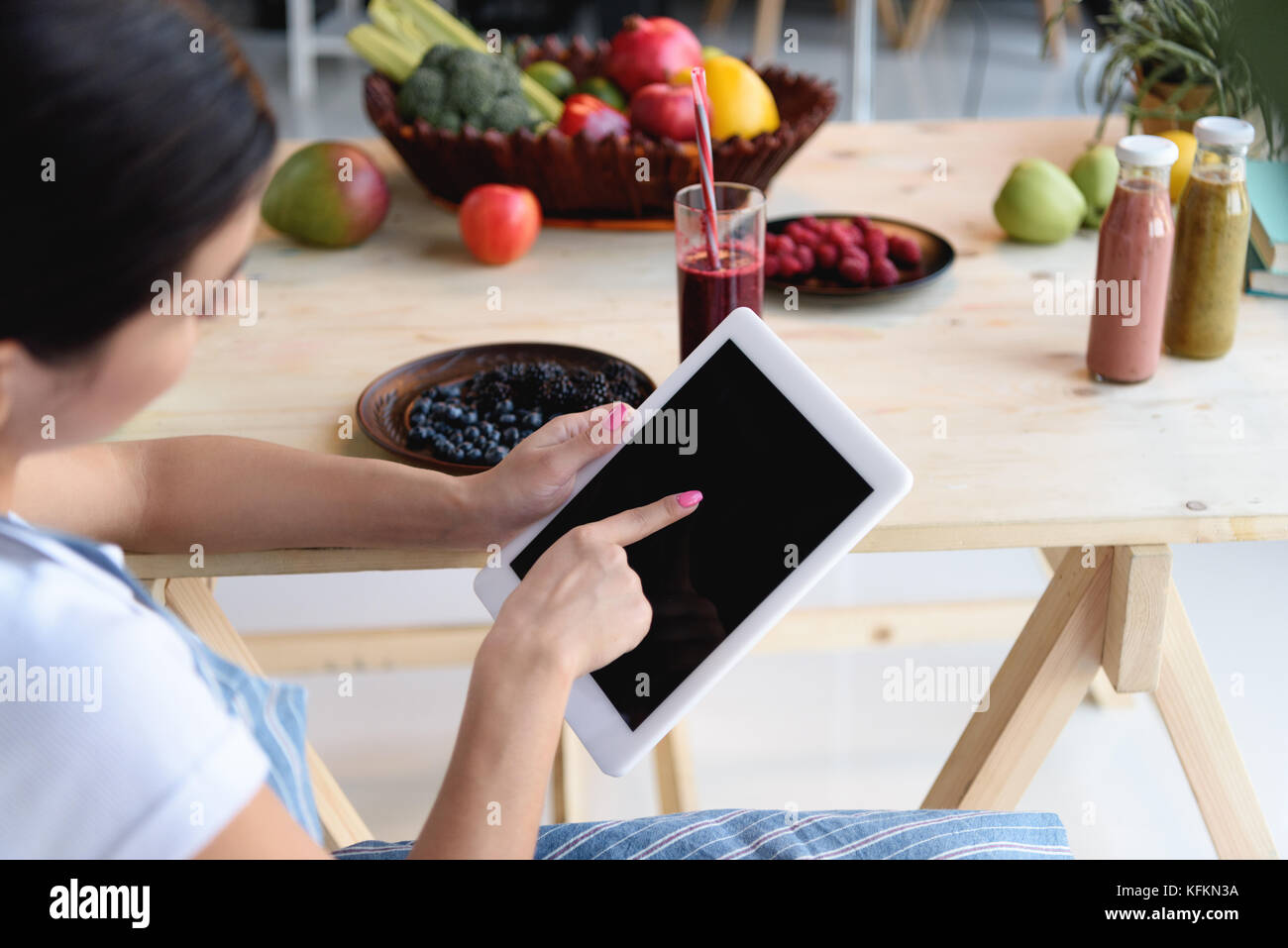 woman pointing at tablet Stock Photo - Alamy