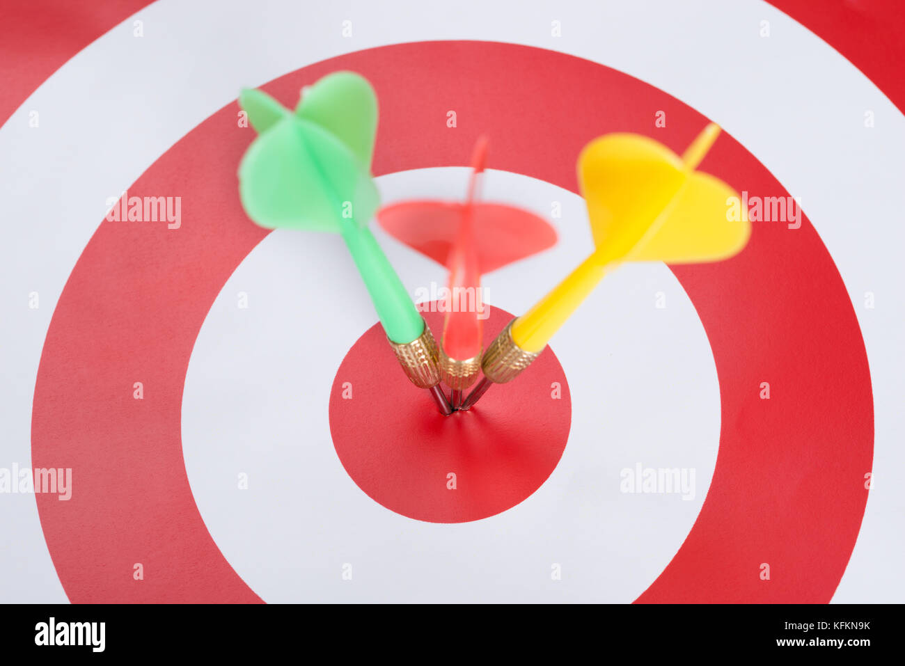 Closeup of darts on concentric red and white target Stock Photo - Alamy
