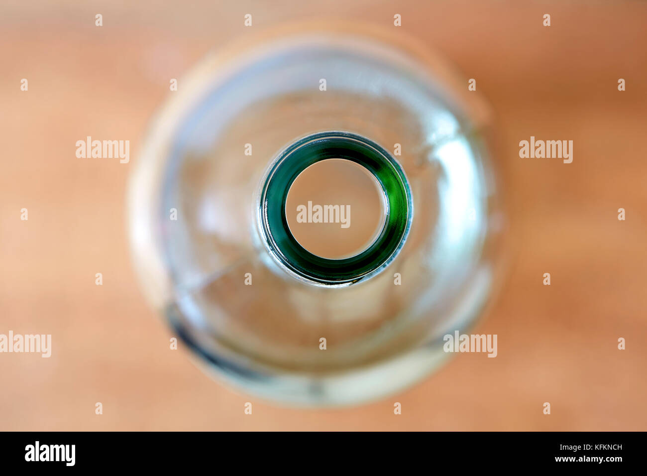 Bottle opening hi-res stock photography and images - Alamy