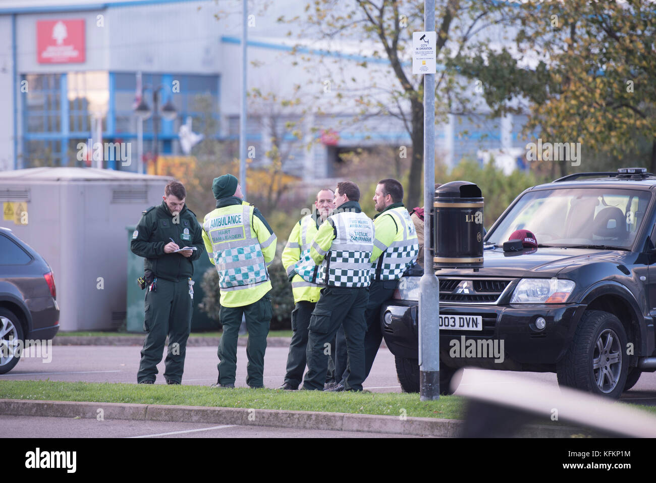 Bermuda Park, Nuneaton, Warwickshire, UK. 22nd October 2017. Police ...