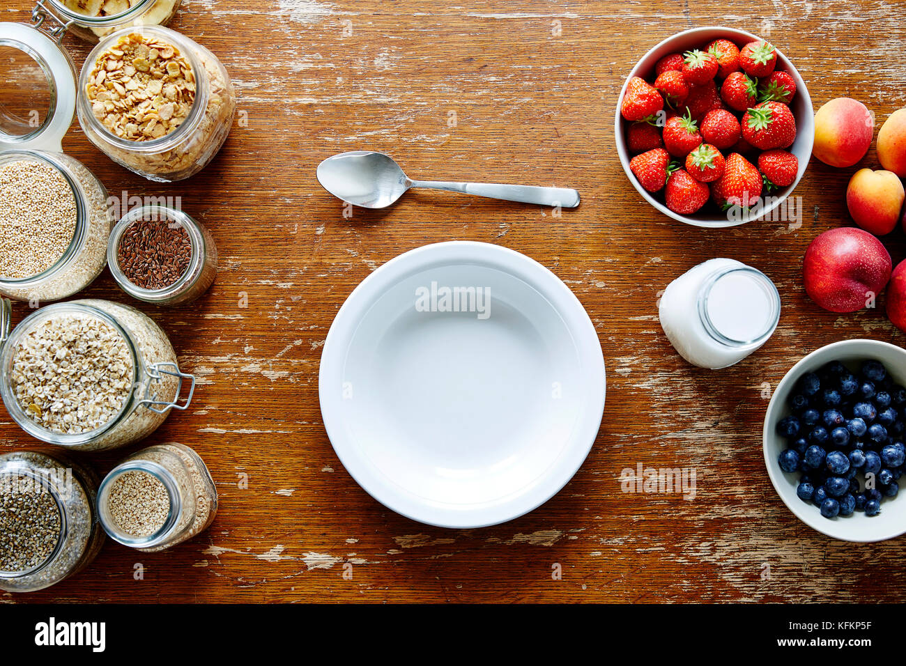 Empty fruit bowl hi-res stock photography and images - Alamy