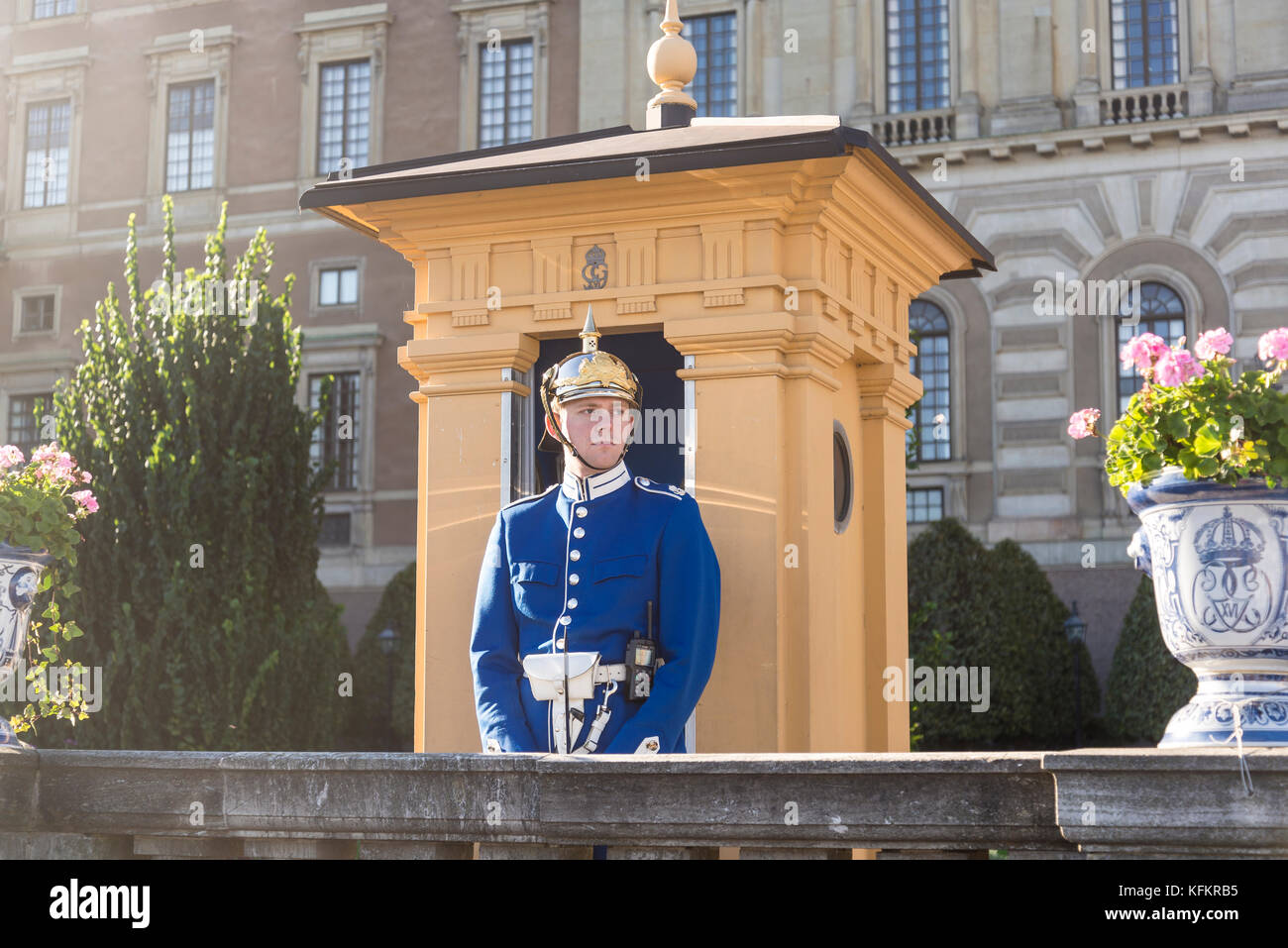 Royal guard on duty outside Royal Palace or Kungliga slottet, Gamla ...