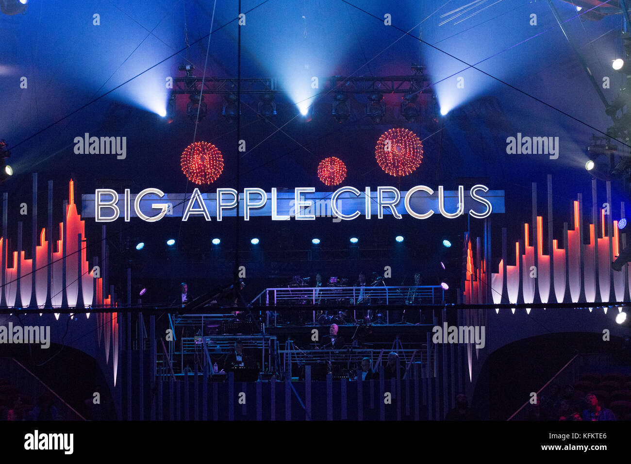 Big apple circus at lincoln center hi-res stock photography and images ...