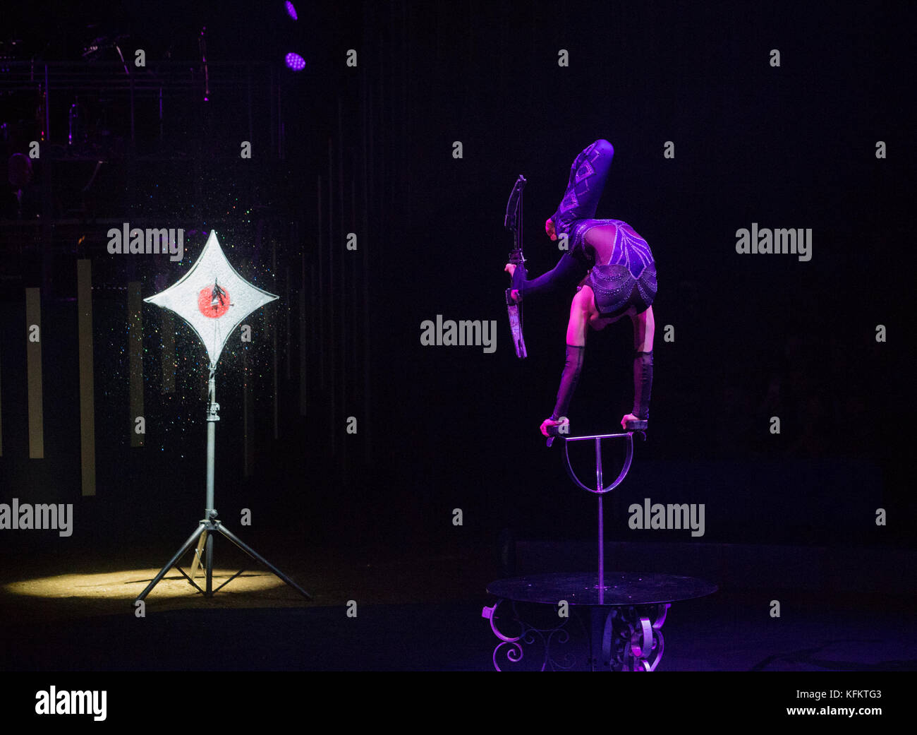 Contortion act hi-res stock photography and images - Alamy