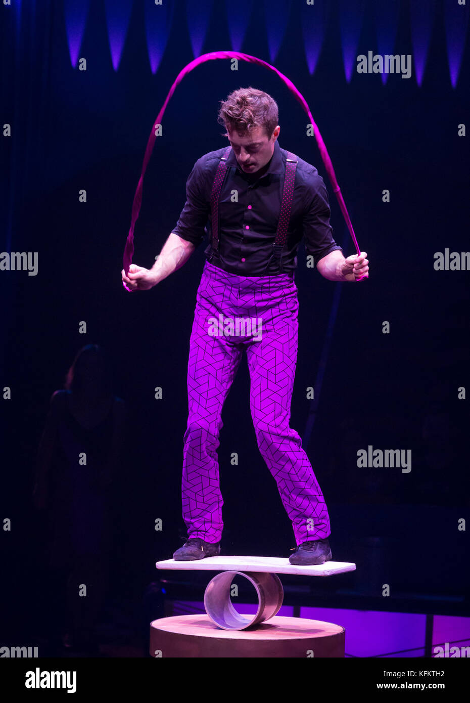 Rola bola circus act hi-res stock photography and images - Alamy