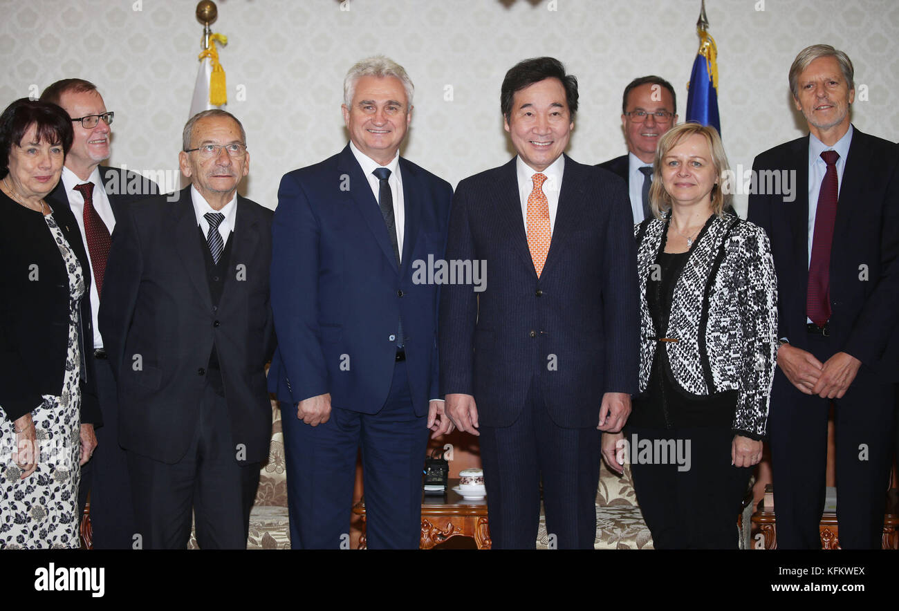 30th Oct, 2017. Czech senate group in Seoul South Korean Prime Minister ...