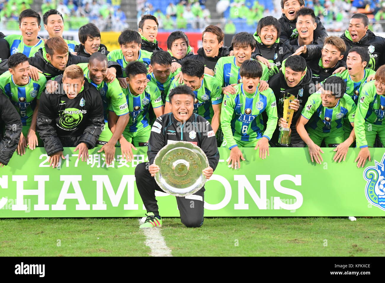 Kanagawa, Japan. 29th Oct, 2017. Cho Kwi-Jea & Shonan Bellmare team ...