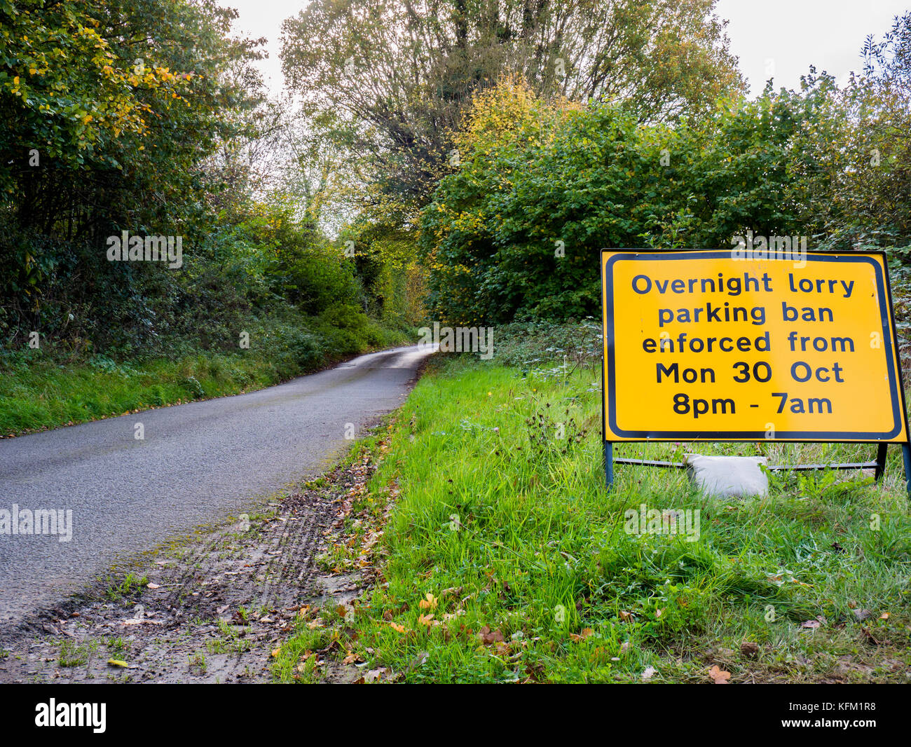 No parking in layby hi-res stock photography and images - Alamy