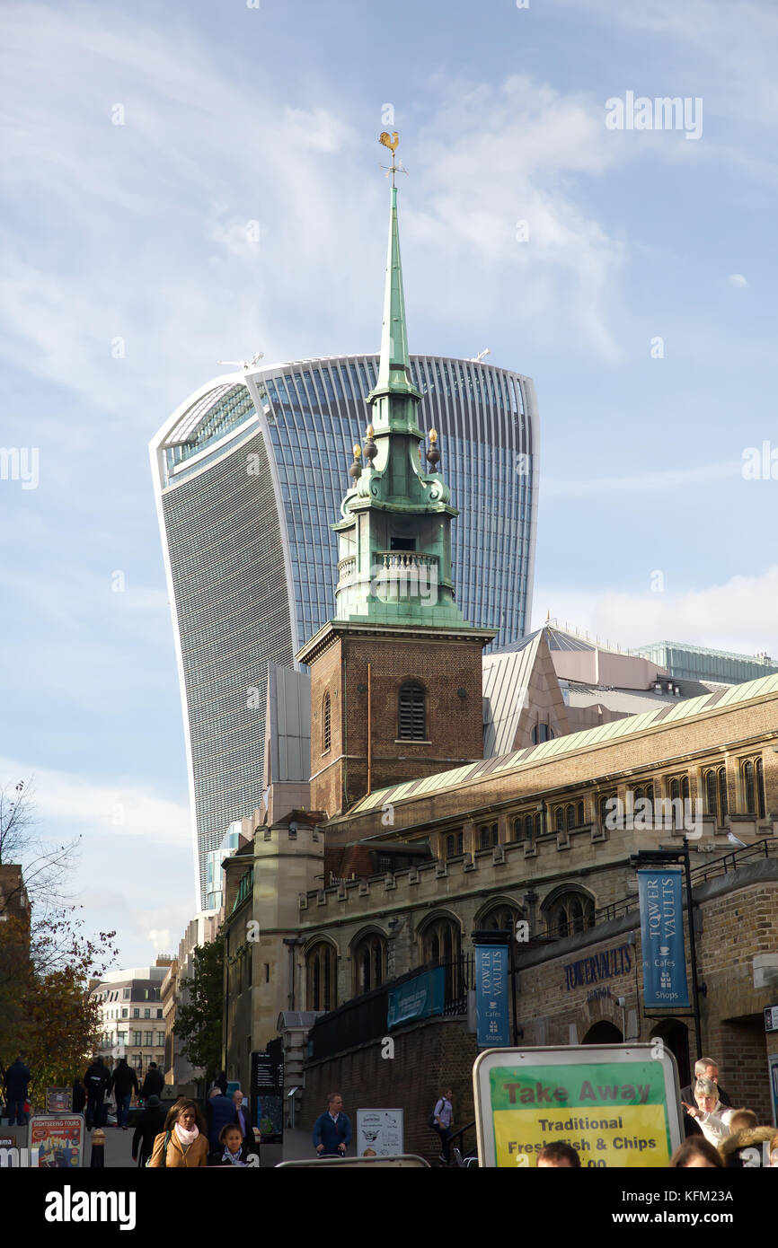 London, UK. 30th Oct, 2017. Bright, crisp and chilly Autumn Day in ...