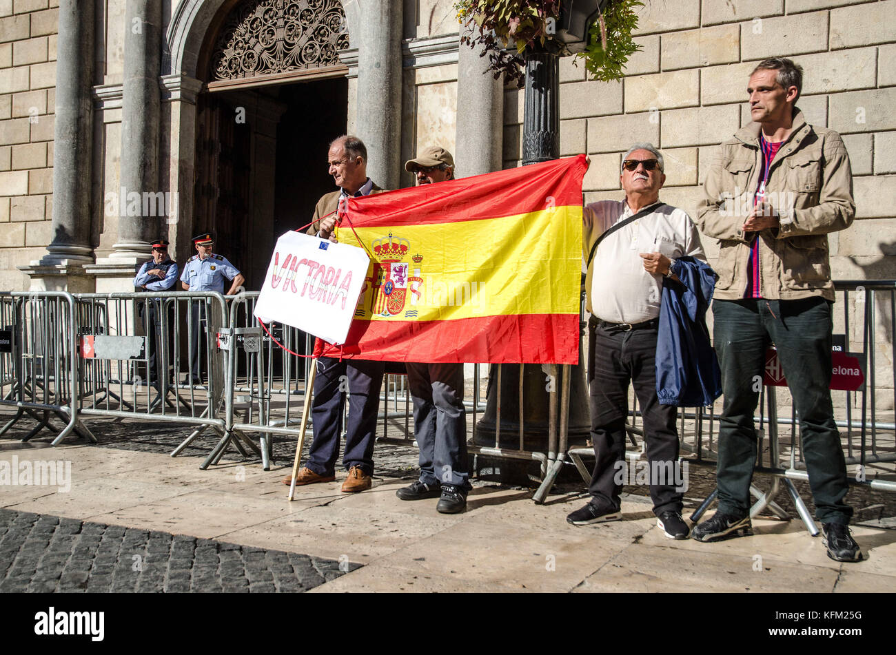 Barcelona, Spain. 30th October, 2017. Spanish nationalism supporters ...