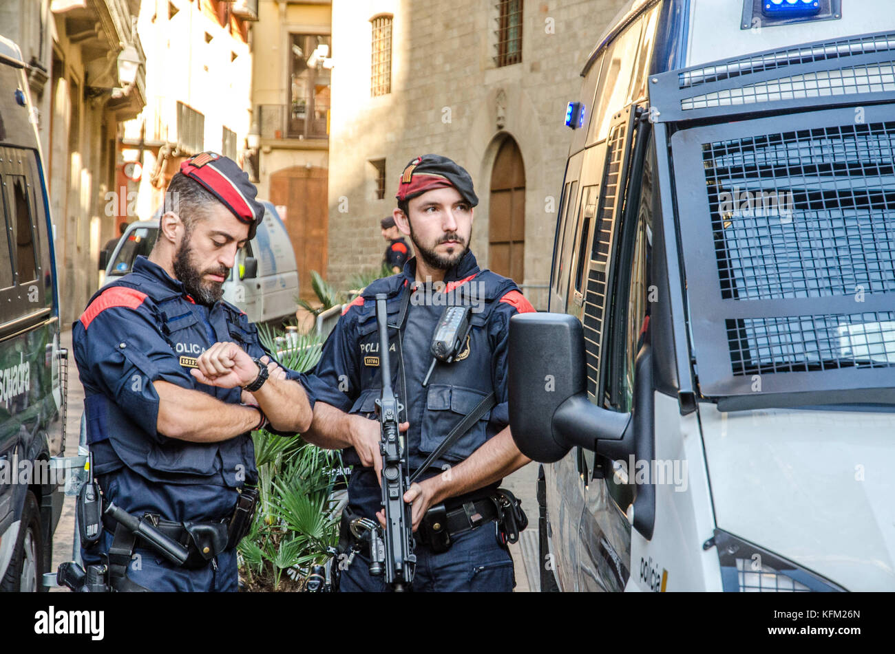 Barcelona, Spain. 30th October, 2017. Two members of the Catalan police ...
