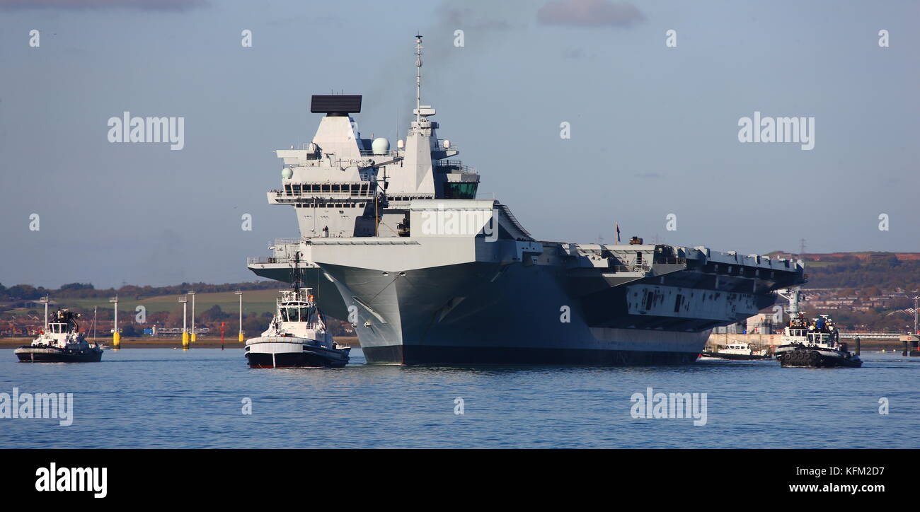 Portsmouth, UK. 30th October, 2017. Queen Elizabeth Aircraft Carrier ...