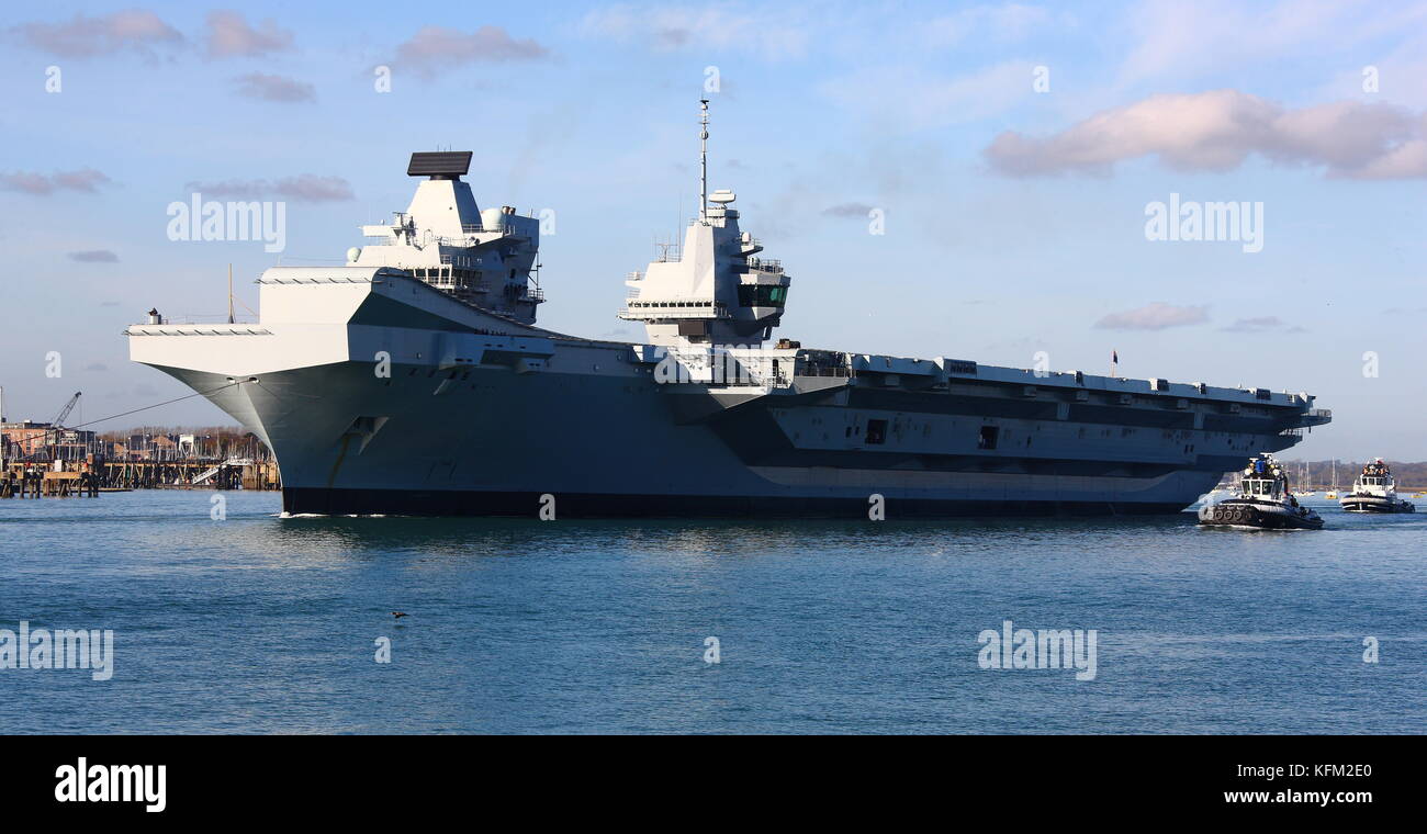 Portsmouth, UK. 30th October, 2017. Queen Elizabeth Aircraft Carrier ...