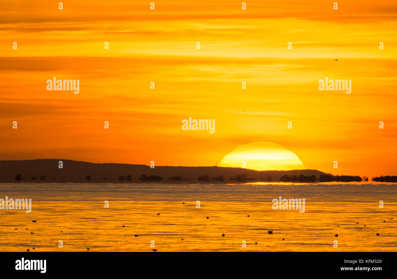 Sun disappearing below the horizon hi-res stock photography and images ...