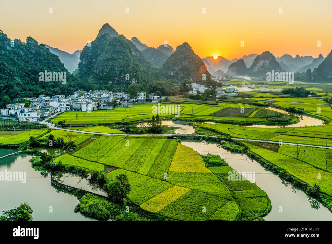 Chongzuo, China. 30th Oct, 2017. (EDITORIAL USE ONLY. CHINA OUT ...