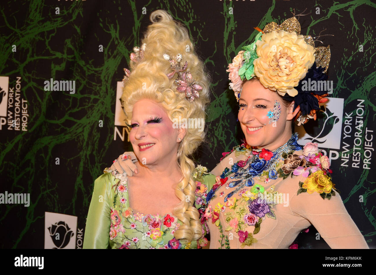 New York, NY, USA. 30th Oct, 2017. Bette Midler (L) and her daughter ...