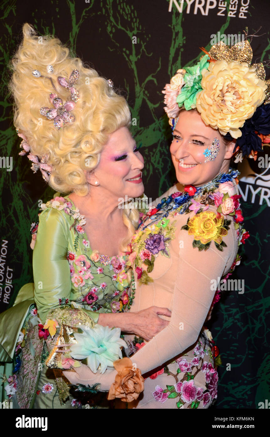 New York, NY, USA. 30th Oct, 2017. Bette Midler (L) and her daughter ...