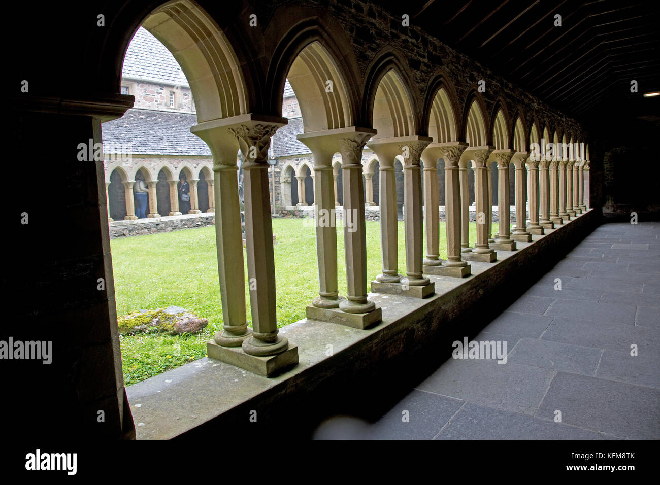 Cloisters courtyard hi-res stock photography and images - Alamy