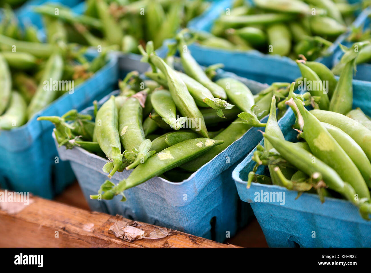 sugar snap peas at the farmer's market Stock Photo - Alamy
