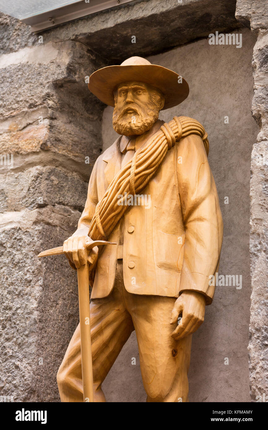 ST. NIKLAUS, SWITZERLAND - Mountain guide museum statue, Bergfuhrer ...