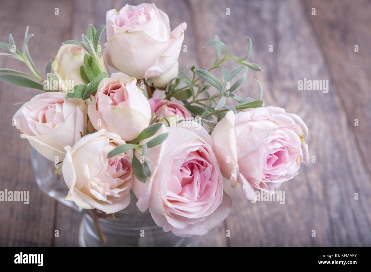bouquet of roses on wooden table Stock Photo - Alamy