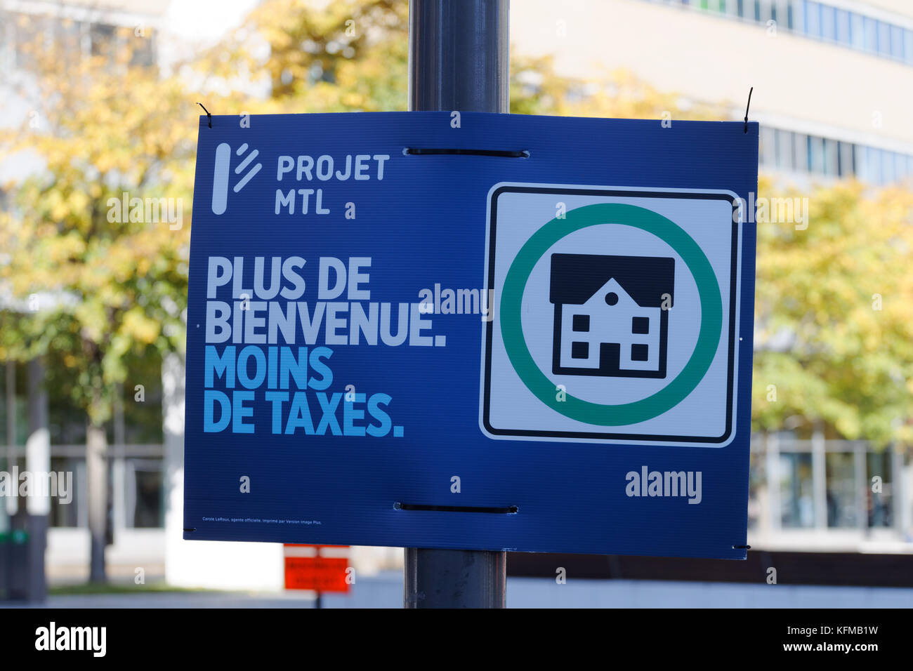 Poster campaign sign politics hi-res stock photography and images - Alamy