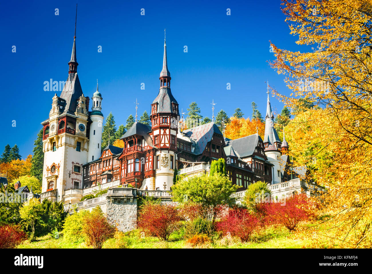 Peles Castle, Romania. Famous Neo-Renaissance castle and ornamental ...