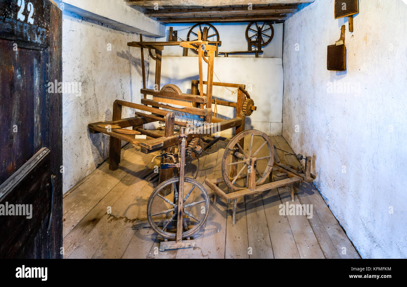 Medieval loom hi-res stock photography and images - Alamy