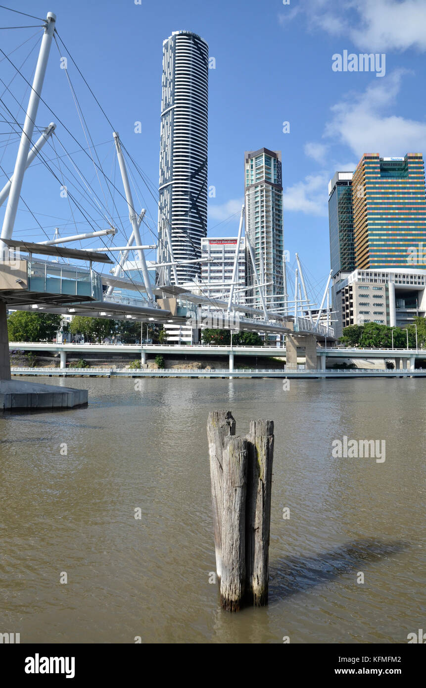 The Kurilpa Bridge, a pedestrian and cycle bridge over the Brisbane ...