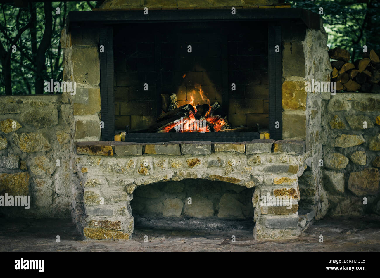 burning fire in the chimney Stock Photo - Alamy