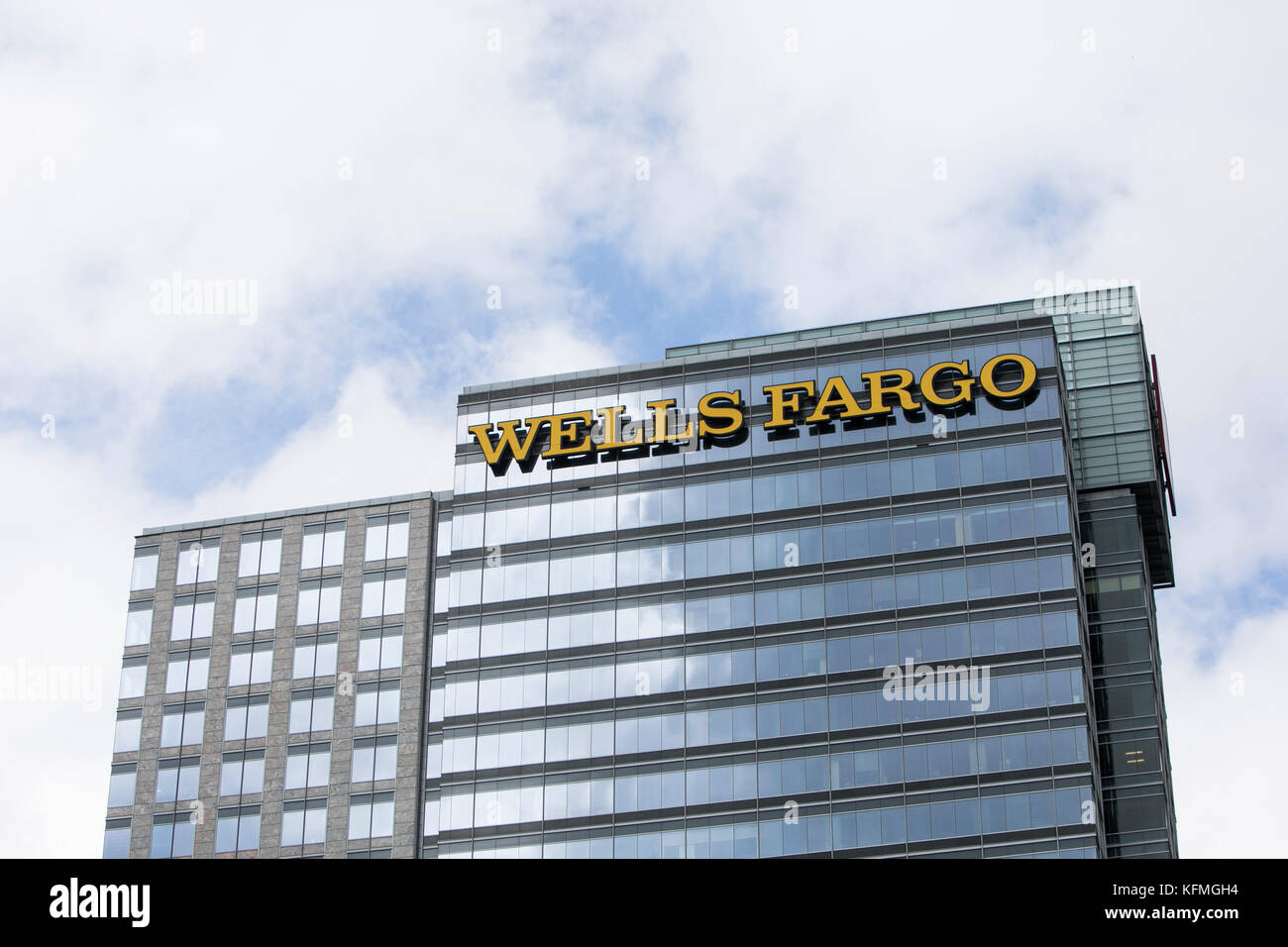 Wells fargo bank logo hi-res stock photography and images - Alamy
