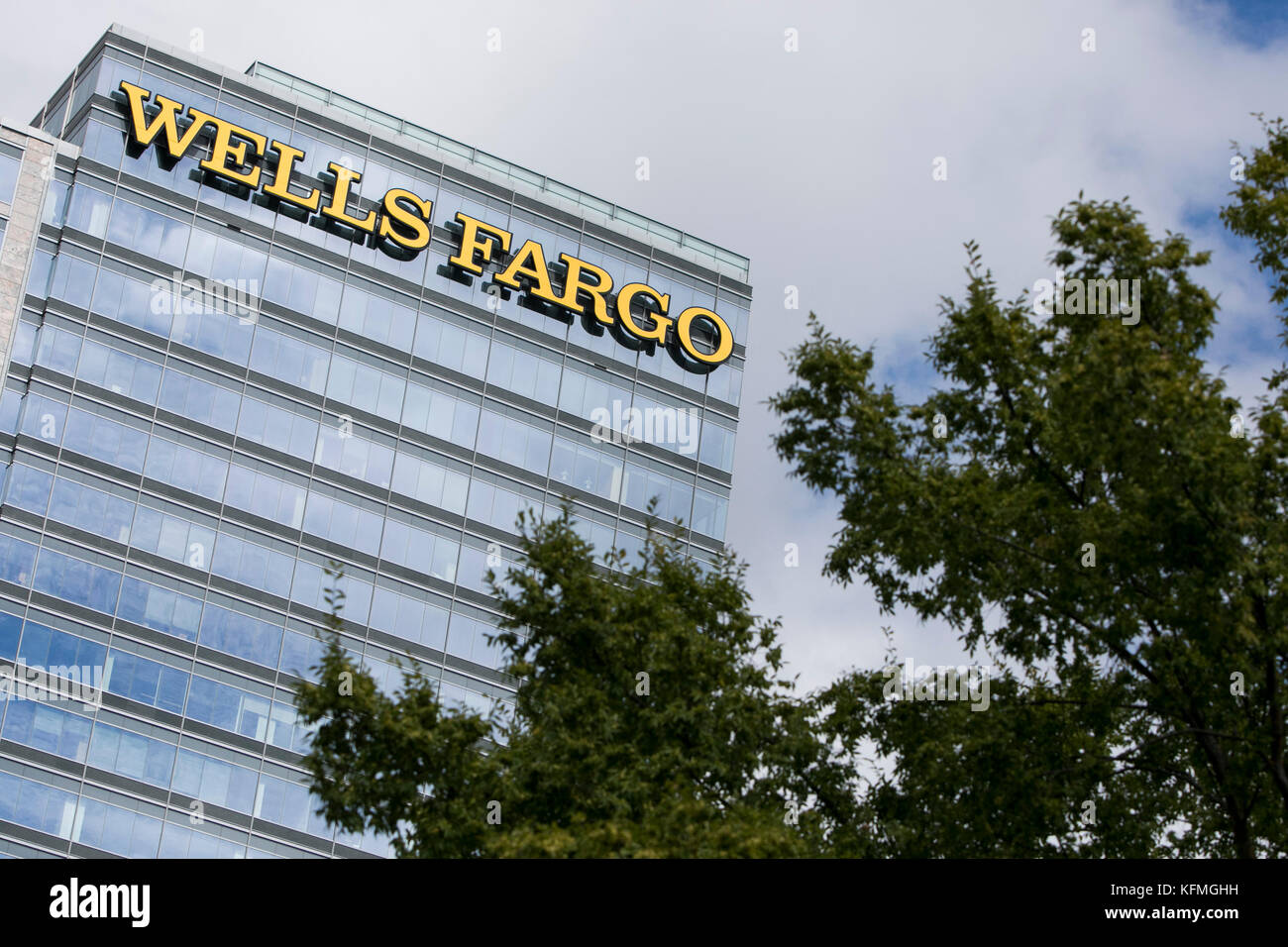 Wells Fargo Bank Building In High Resolution Stock Photography and ...