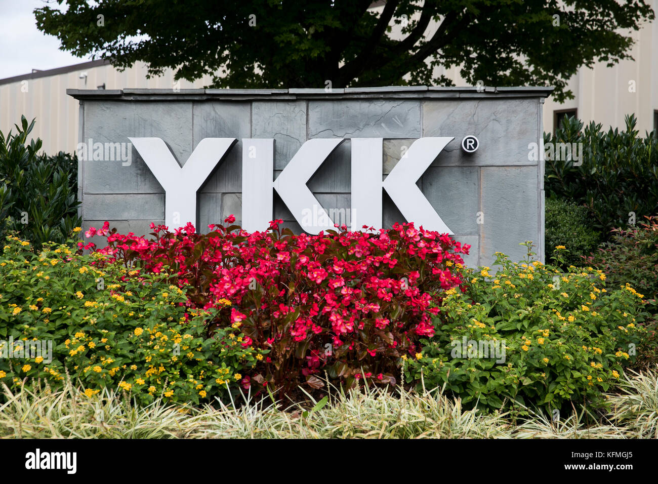Ykk logo hi-res stock photography and images - Alamy