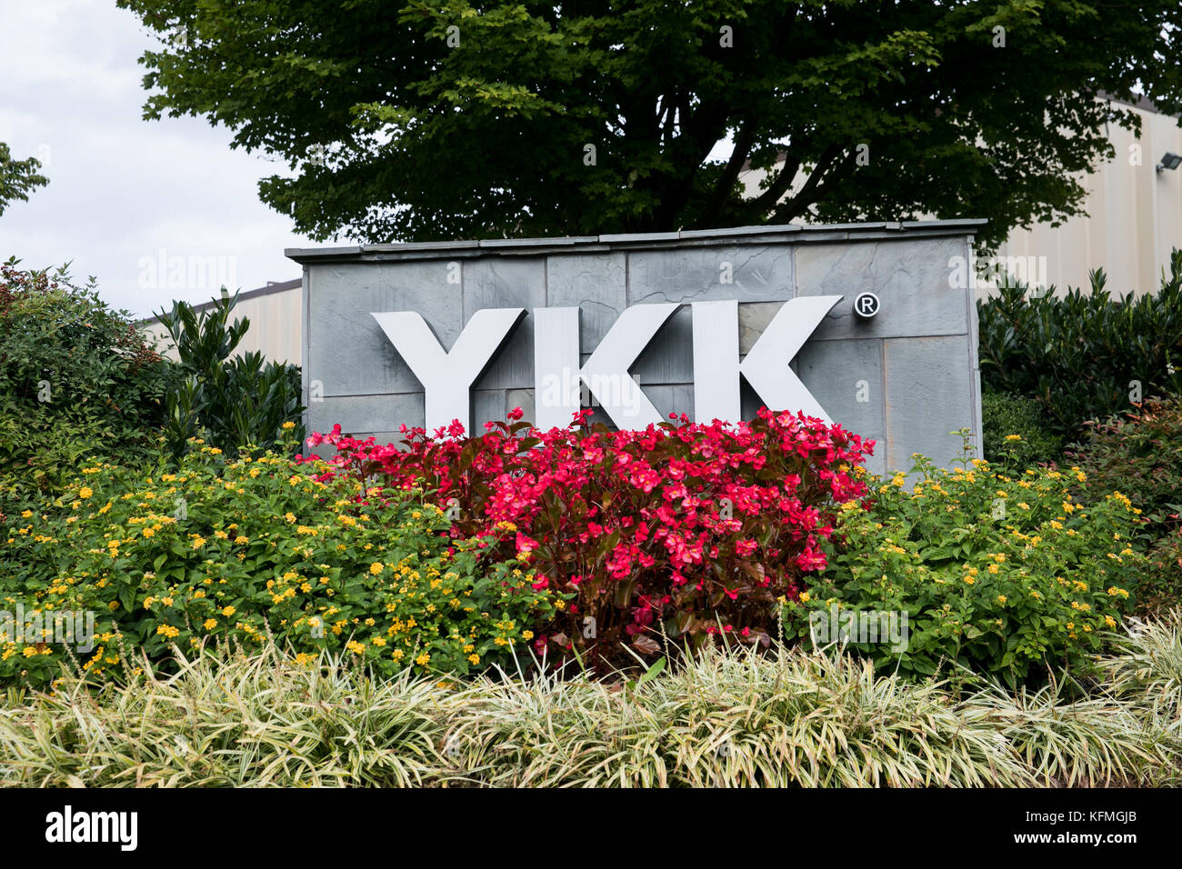 Ykk logo hi-res stock photography and images - Alamy