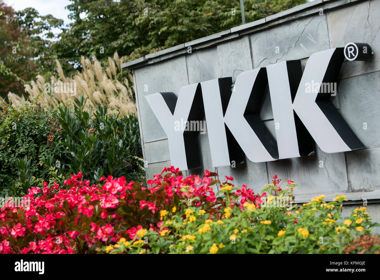 Ykk logo hi-res stock photography and images - Alamy