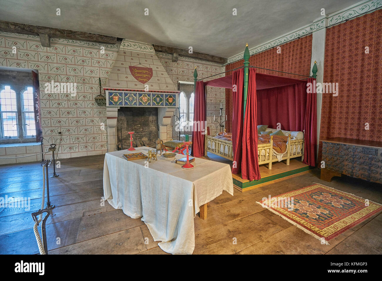 Tower of london interior hi-res stock photography and images - Alamy