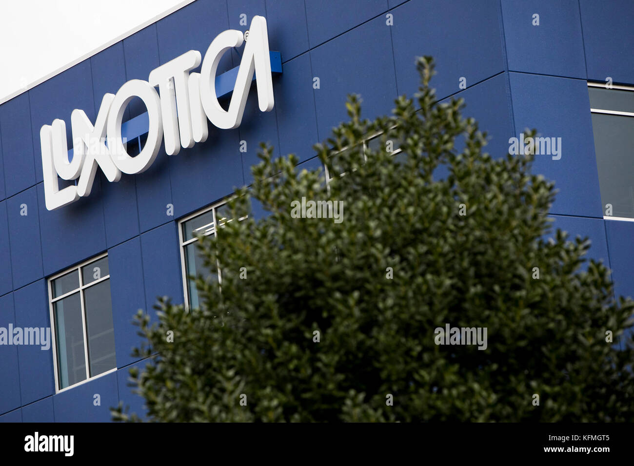 Luxottica logo hi-res stock photography and images - Alamy