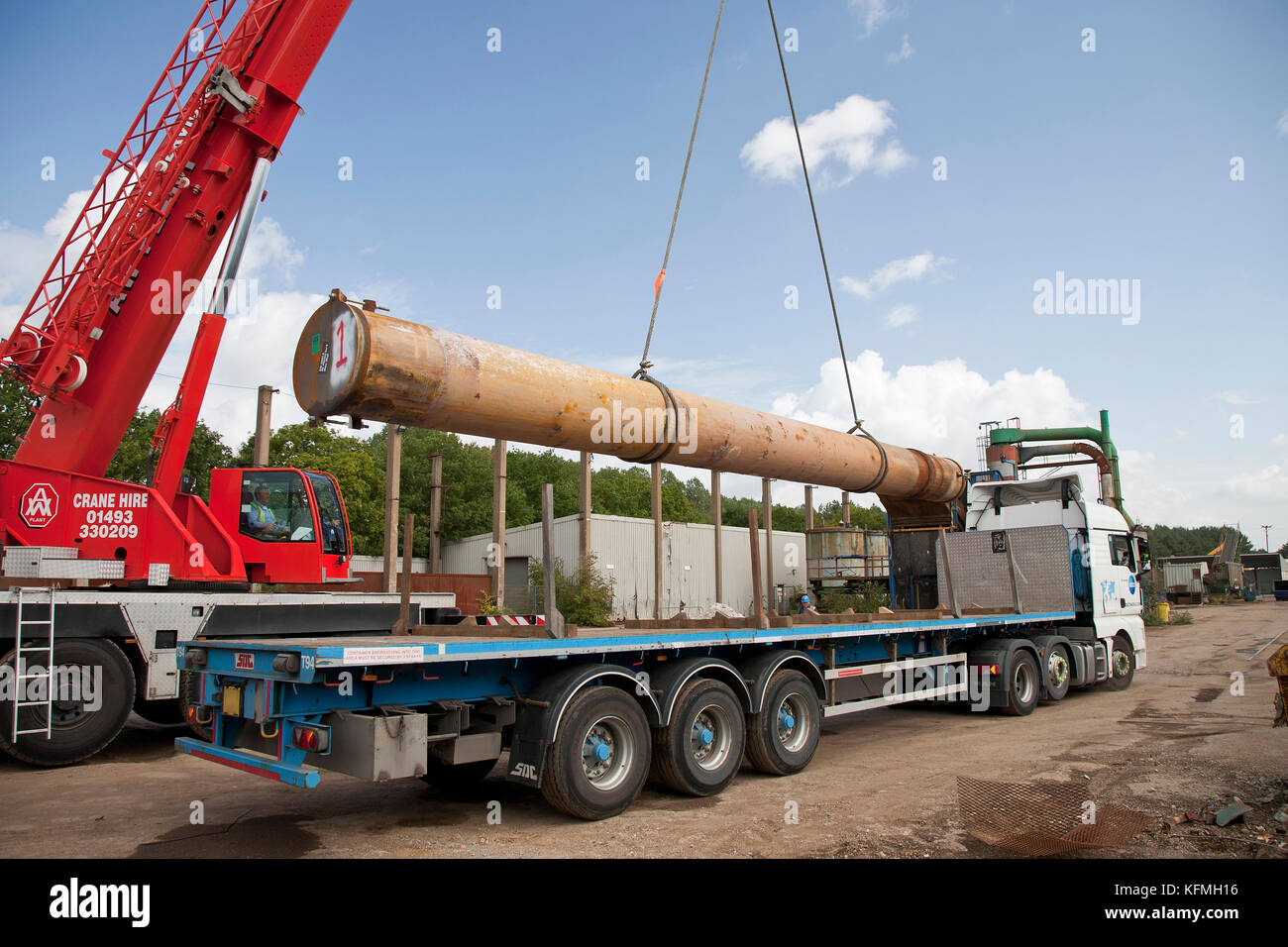 Flatbed truck unloading hi-res stock photography and images - Alamy