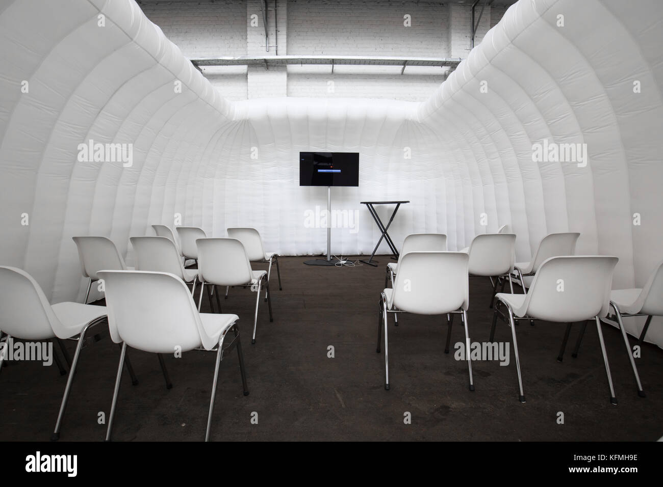 Empty conference room. Inflated walls, white light Stock Photo - Alamy
