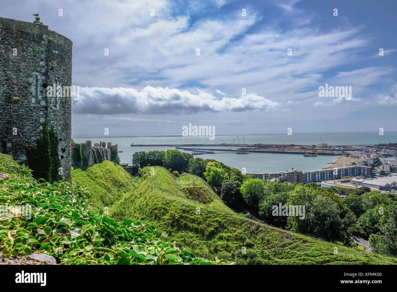 Dover castle sea hi-res stock photography and images - Alamy