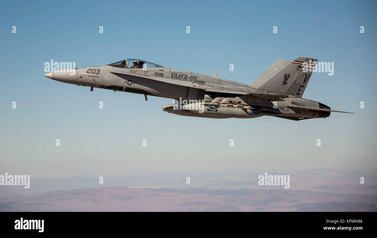 F/A-18C Hornet Refueling Stock Photo - Alamy