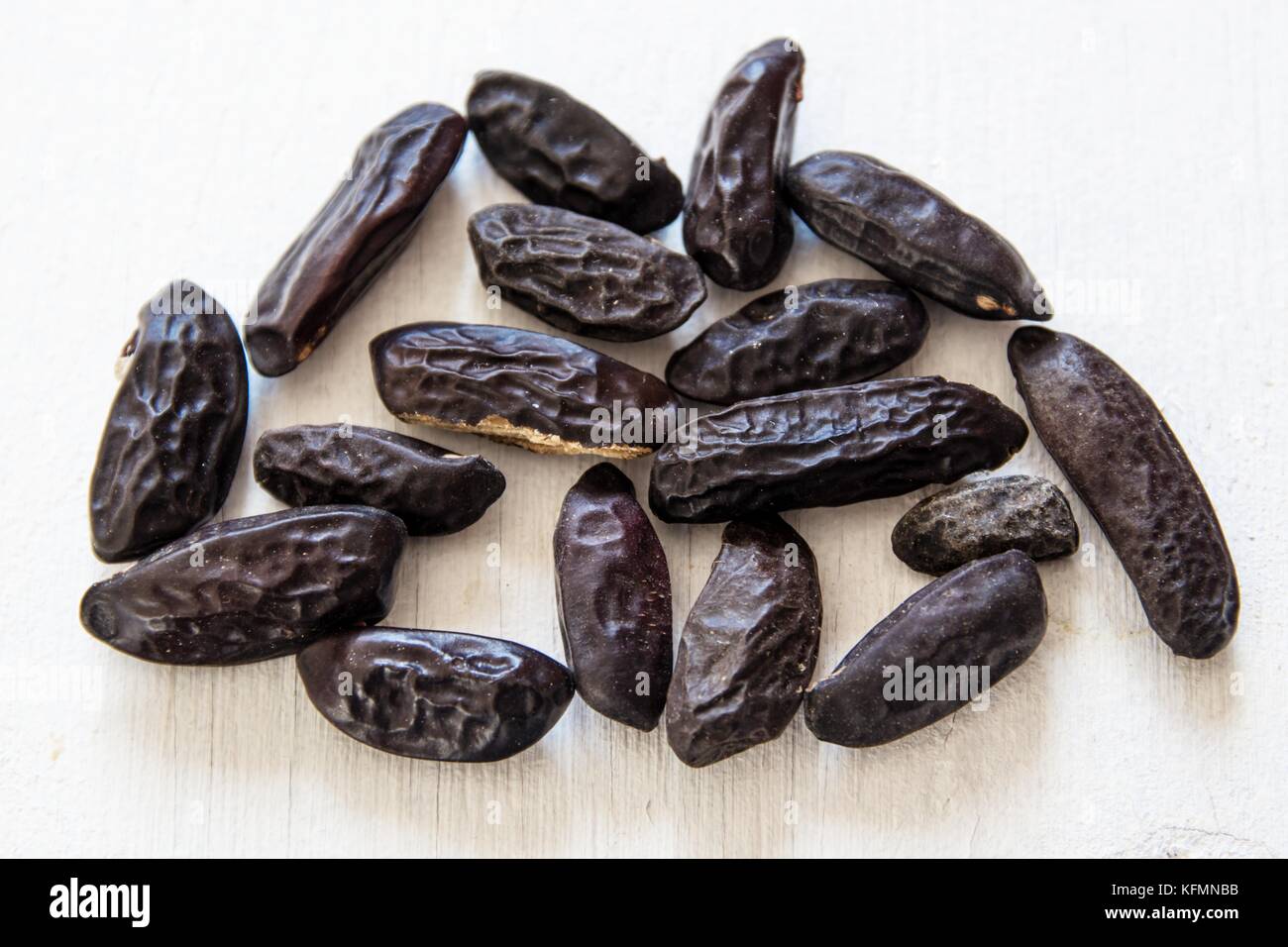 Tonka bean hi-res stock photography and images - Alamy
